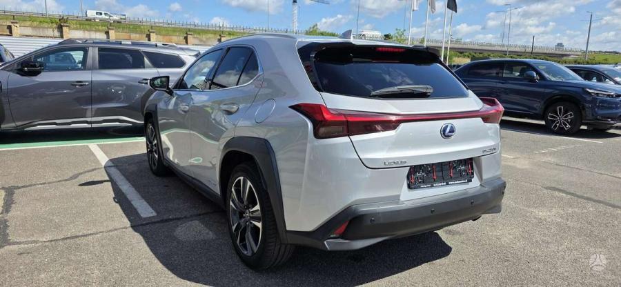 Pelēks Lexus UX 250h 2020 Viļņa, ar dzinēja tilpumu 1.99 L un nobraukumu 82 tūkst. km par 23850 €, foto 5 vietnē AUTOMOTO.COM.LV
