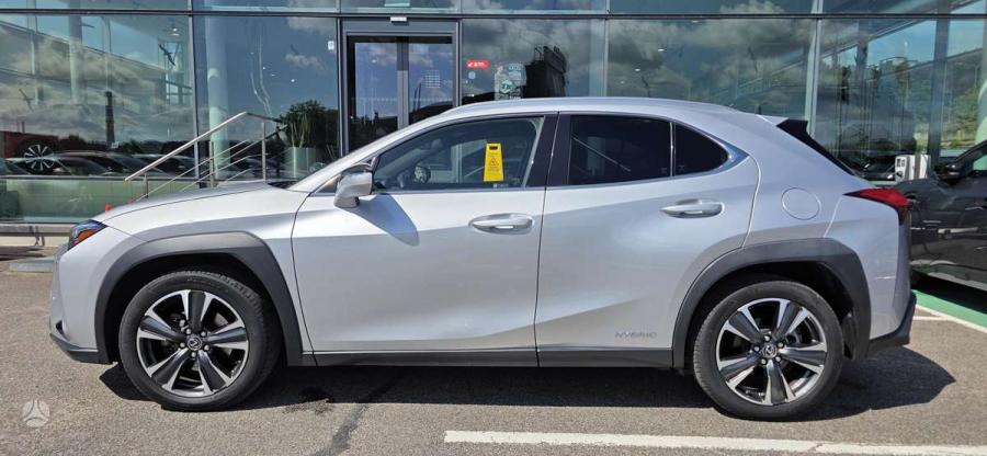 Pelēks Lexus UX 250h 2020 Viļņa, ar dzinēja tilpumu 1.99 L un nobraukumu 82 tūkst. km par 23850 €, foto 7 vietnē AUTOMOTO.COM.LV