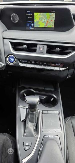 Pelēks Lexus UX 250h 2020 Viļņa, ar dzinēja tilpumu 1.99 L un nobraukumu 82 tūkst. km par 23850 €, foto 15 vietnē AUTOMOTO.COM.LV