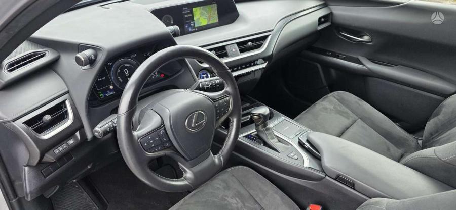 Pelēks Lexus UX 250h 2020 Viļņa, ar dzinēja tilpumu 1.99 L un nobraukumu 82 tūkst. km par 23850 €, foto 17 vietnē AUTOMOTO.COM.LV