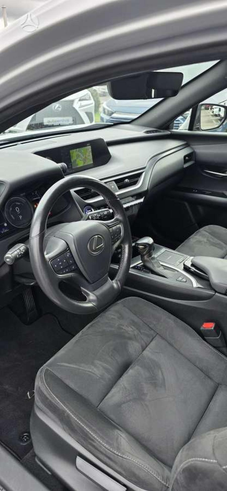 Pelēks Lexus UX 250h 2020 Viļņa, ar dzinēja tilpumu 1.99 L un nobraukumu 82 tūkst. km par 23850 €, foto 18 vietnē AUTOMOTO.COM.LV
