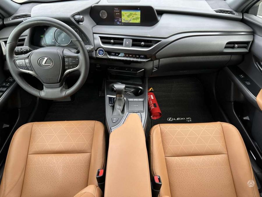 Pelēks Lexus UX 250h 2020 Viļņa, ar dzinēja tilpumu 2.00 L un nobraukumu 110 tūkst. km par 22550 €, foto 4 vietnē AUTOMOTO.COM.LV