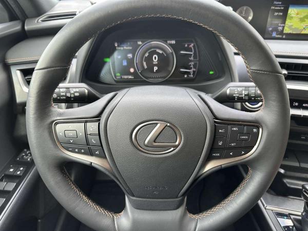 Pelēks Lexus UX 250h 2020 Viļņa, ar dzinēja tilpumu 2.00 L un nobraukumu 110 tūkst. km par 22550 €, foto 6 vietnē AUTOMOTO.COM.LV