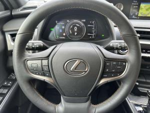 Pelēks Lexus UX 250h 2020 Viļņa, ar dzinēja tilpumu 2.00 L un nobraukumu 110 tūkst. km par 22550 €, foto 7 vietnē AUTOMOTO.COM.LV