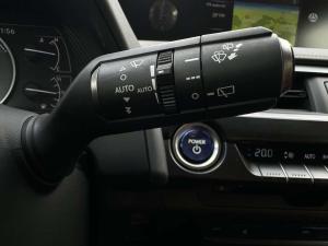 Pelēks Lexus UX 250h 2020 Viļņa, ar dzinēja tilpumu 2.00 L un nobraukumu 110 tūkst. km par 22550 €, foto 14 vietnē AUTOMOTO.COM.LV