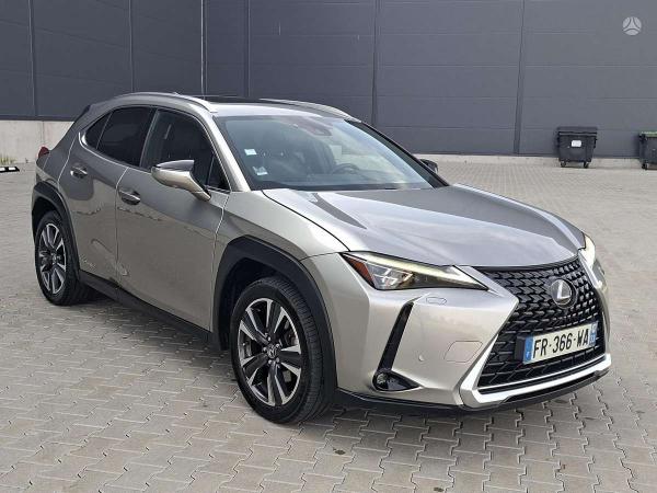 Grey Lexus UX 250h 2020 in Siauliai, with an engine capacity of 1.99 L and mileage of 150 thousand km for 21950 €, photo 1 on AUTOMOTO.COM.LV