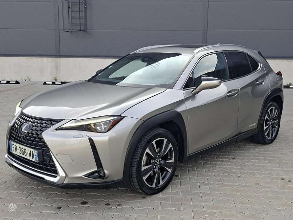 Grey Lexus UX 250h 2020 in Siauliai, with an engine capacity of 1.99 L and mileage of 150 thousand km for 21950 €, photo 2 on AUTOMOTO.COM.LV