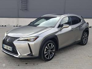 Grey Lexus UX 250h 2020 in Siauliai, with an engine capacity of 1.99 L and mileage of 150 thousand km for 21950 €, photo 3 on AUTOMOTO.COM.LV