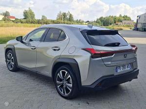 Grey Lexus UX 250h 2020 in Siauliai, with an engine capacity of 1.99 L and mileage of 150 thousand km for 21950 €, photo 5 on AUTOMOTO.COM.LV
