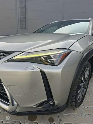 Grey Lexus UX 250h 2020 in Siauliai, with an engine capacity of 1.99 L and mileage of 150 thousand km for 21950 €, photo 10 on AUTOMOTO.COM.LV