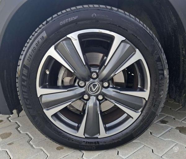 Grey Lexus UX 250h 2020 in Siauliai, with an engine capacity of 1.99 L and mileage of 150 thousand km for 21950 €, photo 10 on AUTOMOTO.COM.LV