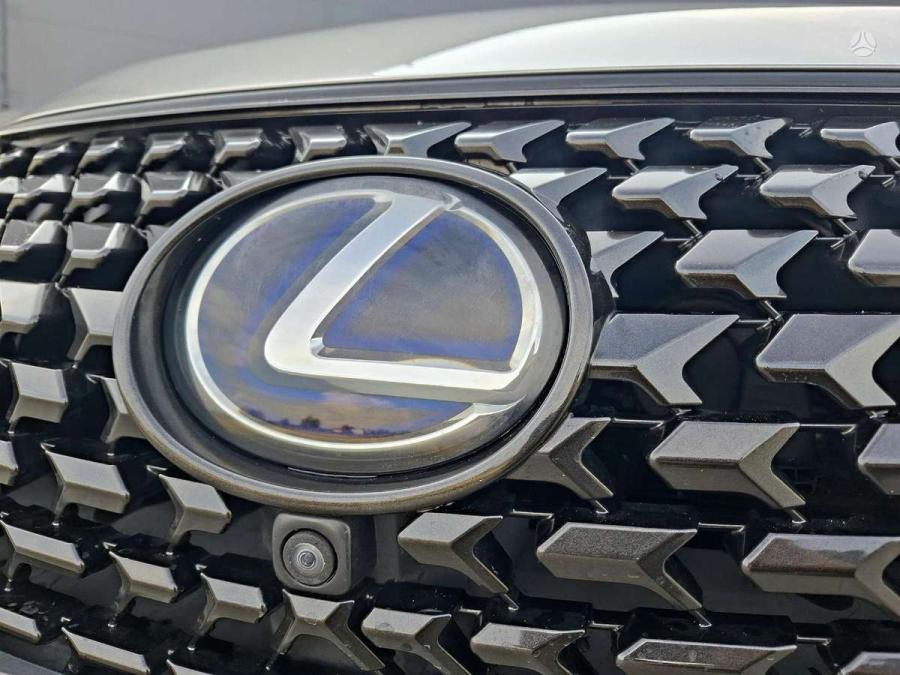 Grey Lexus UX 250h 2020 in Siauliai, with an engine capacity of 1.99 L and mileage of 150 thousand km for 21950 €, photo 13 on AUTOMOTO.COM.LV