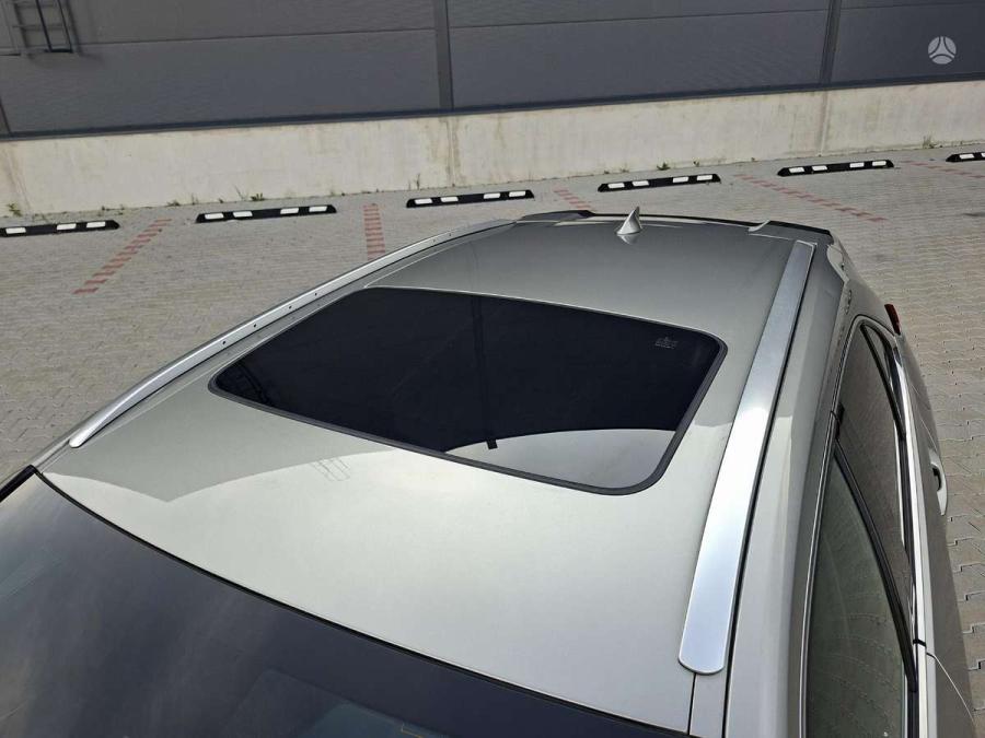 Grey Lexus UX 250h 2020 in Siauliai, with an engine capacity of 1.99 L and mileage of 150 thousand km for 21950 €, photo 15 on AUTOMOTO.COM.LV