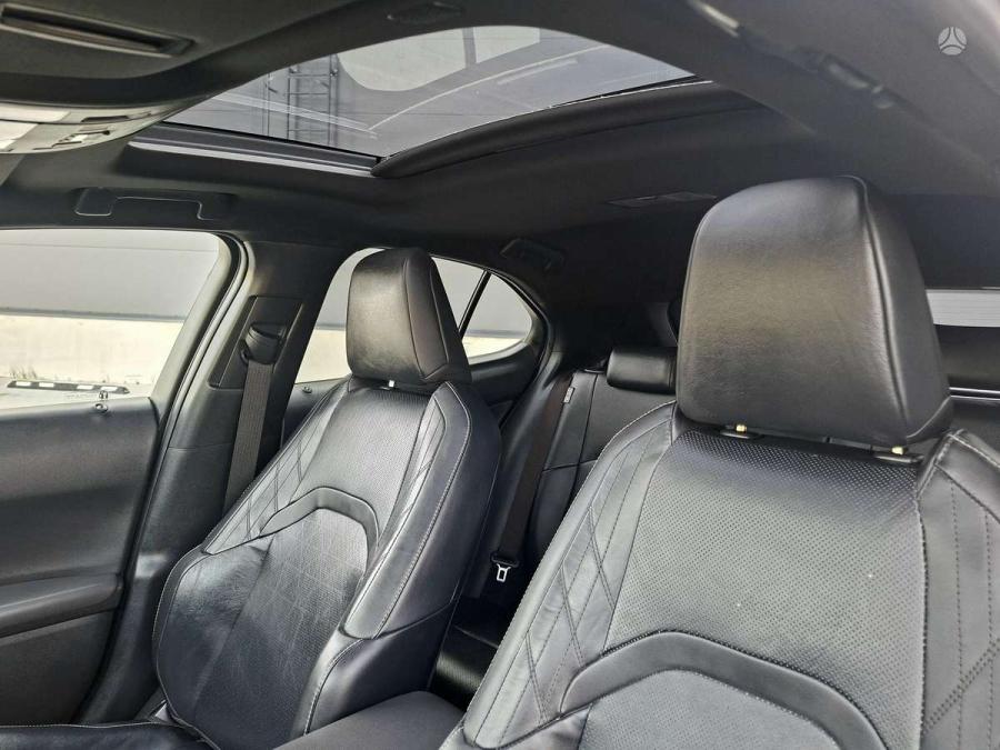 Grey Lexus UX 250h 2020 in Siauliai, with an engine capacity of 1.99 L and mileage of 150 thousand km for 21950 €, photo 16 on AUTOMOTO.COM.LV