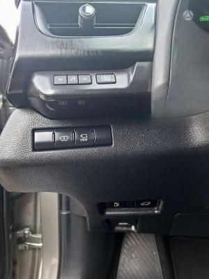 Grey Lexus UX 250h 2020 in Siauliai, with an engine capacity of 1.99 L and mileage of 150 thousand km for 21950 €, photo 19 on AUTOMOTO.COM.LV