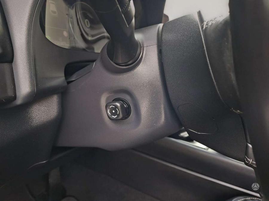 Grey Lexus UX 250h 2020 in Siauliai, with an engine capacity of 1.99 L and mileage of 150 thousand km for 21950 €, photo 20 on AUTOMOTO.COM.LV