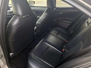 Grey Lexus UX 250h 2020 in Siauliai, with an engine capacity of 1.99 L and mileage of 150 thousand km for 21950 €, photo 24 on AUTOMOTO.COM.LV