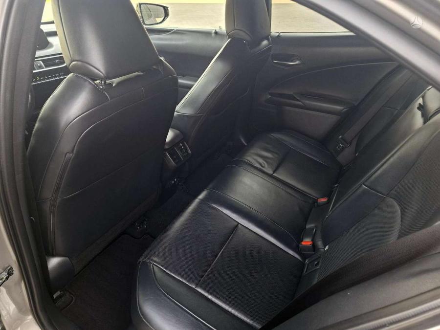 Grey Lexus UX 250h 2020 in Siauliai, with an engine capacity of 1.99 L and mileage of 150 thousand km for 21950 €, photo 24 on AUTOMOTO.COM.LV