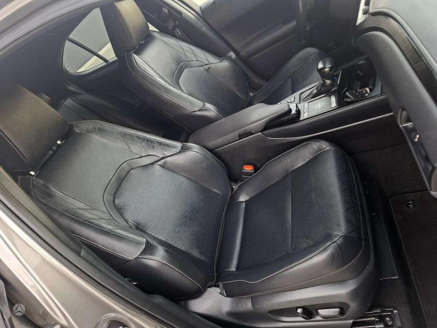 Grey Lexus UX 250h 2020 in Siauliai, with an engine capacity of 1.99 L and mileage of 150 thousand km for 21950 €, photo 31 on AUTOMOTO.COM.LV