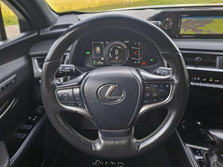 Grey Lexus UX 250h 2020 in Siauliai, with an engine capacity of 1.99 L and mileage of 150 thousand km for 21950 €, photo 32 on AUTOMOTO.COM.LV