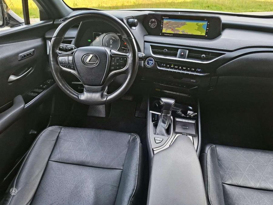 Grey Lexus UX 250h 2020 in Siauliai, with an engine capacity of 1.99 L and mileage of 150 thousand km for 21950 €, photo 33 on AUTOMOTO.COM.LV