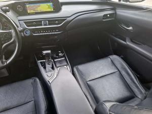 Grey Lexus UX 250h 2020 in Siauliai, with an engine capacity of 1.99 L and mileage of 150 thousand km for 21950 €, photo 34 on AUTOMOTO.COM.LV