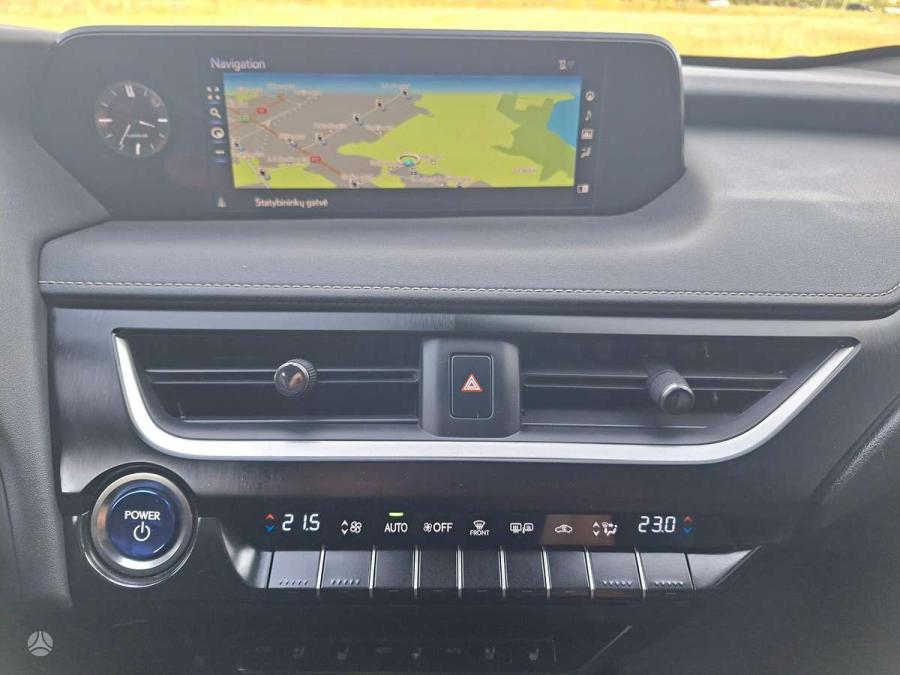 Grey Lexus UX 250h 2020 in Siauliai, with an engine capacity of 1.99 L and mileage of 150 thousand km for 21950 €, photo 35 on AUTOMOTO.COM.LV