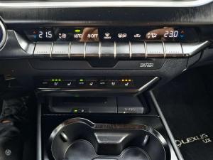Grey Lexus UX 250h 2020 in Siauliai, with an engine capacity of 1.99 L and mileage of 150 thousand km for 21950 €, photo 36 on AUTOMOTO.COM.LV