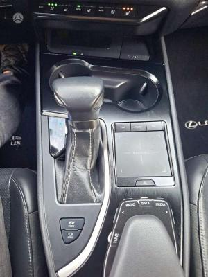 Grey Lexus UX 250h 2020 in Siauliai, with an engine capacity of 1.99 L and mileage of 150 thousand km for 21950 €, photo 37 on AUTOMOTO.COM.LV