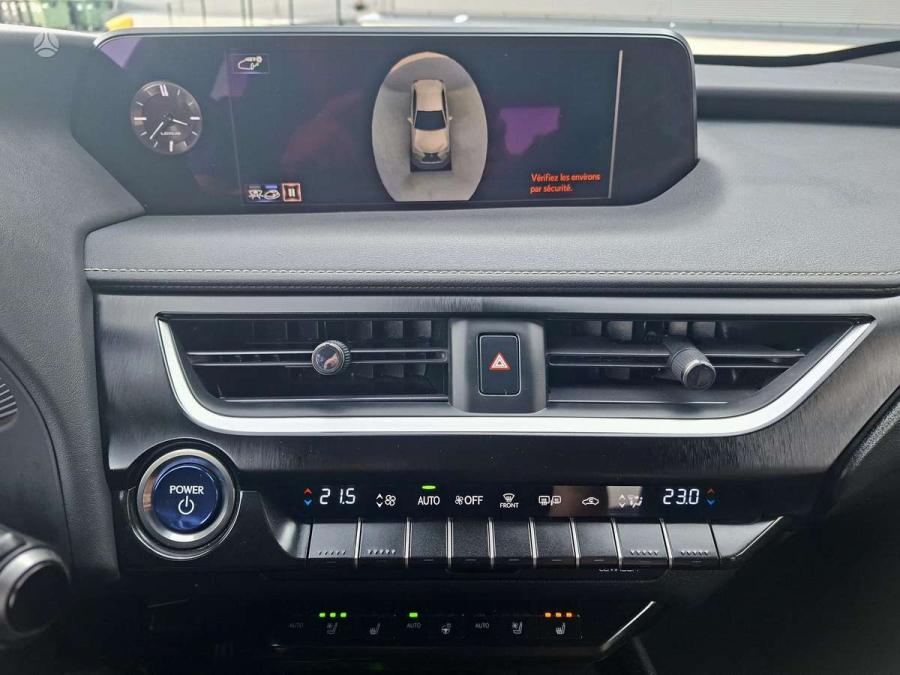 Grey Lexus UX 250h 2020 in Siauliai, with an engine capacity of 1.99 L and mileage of 150 thousand km for 21950 €, photo 39 on AUTOMOTO.COM.LV