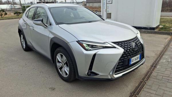 Grey Lexus UX 250h 2020 in Panevezys, with an engine capacity of 1.99 L and mileage of 110 thousand km for 18500 €, photo 4 on AUTOMOTO.COM.LV