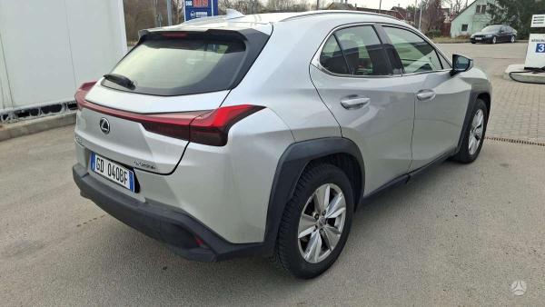 Grey Lexus UX 250h 2020 in Panevezys, with an engine capacity of 1.99 L and mileage of 110 thousand km for 18500 €, photo 6 on AUTOMOTO.COM.LV