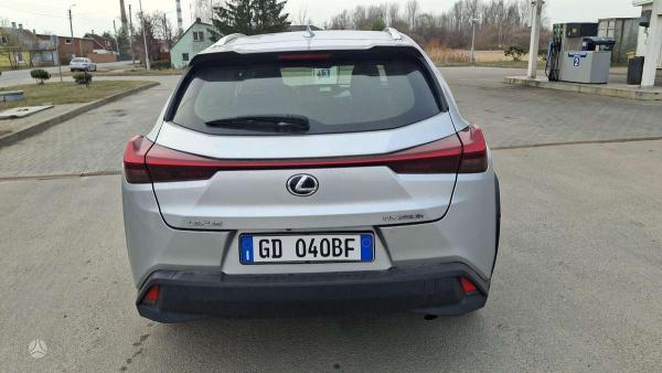 Grey Lexus UX 250h 2020 in Panevezys, with an engine capacity of 1.99 L and mileage of 110 thousand km for 18500 €, photo 7 on AUTOMOTO.COM.LV
