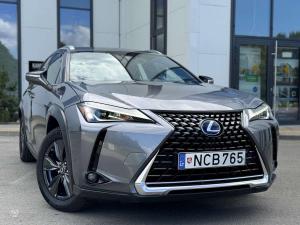 Grey Lexus UX 250h 2020 in Kaunas, with an engine capacity of 1.99 L and mileage of 158 thousand km for 19950 €, photo 3 on AUTOMOTO.COM.LV