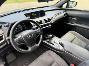 Grey Lexus UX 250h 2020 in Kaunas, with an engine capacity of 1.99 L and mileage of 158 thousand km for 19950 €, photo 15 on AUTOMOTO.COM.LV