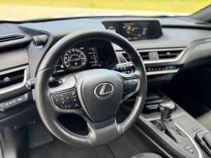 Grey Lexus UX 250h 2020 in Kaunas, with an engine capacity of 1.99 L and mileage of 158 thousand km for 19950 €, photo 17 on AUTOMOTO.COM.LV