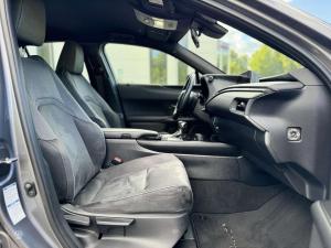 Grey Lexus UX 250h 2020 in Kaunas, with an engine capacity of 1.99 L and mileage of 158 thousand km for 19950 €, photo 18 on AUTOMOTO.COM.LV