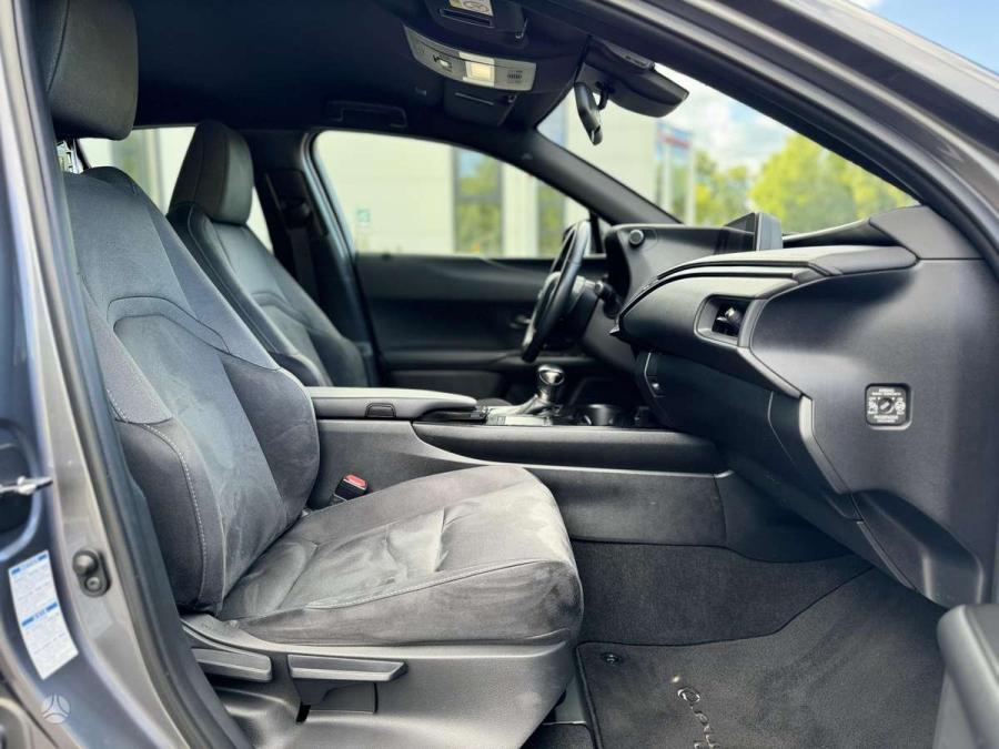 Grey Lexus UX 250h 2020 in Kaunas, with an engine capacity of 1.99 L and mileage of 158 thousand km for 19950 €, photo 18 on AUTOMOTO.COM.LV