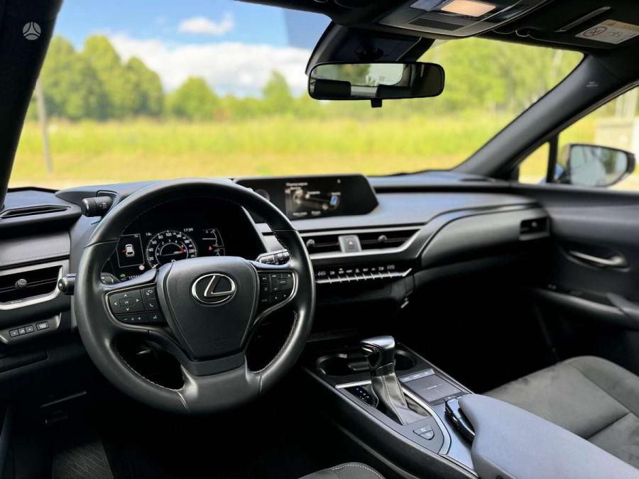 Grey Lexus UX 250h 2020 in Kaunas, with an engine capacity of 1.99 L and mileage of 158 thousand km for 19950 €, photo 20 on AUTOMOTO.COM.LV