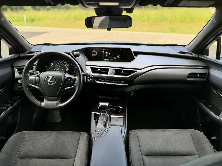 Grey Lexus UX 250h 2020 in Kaunas, with an engine capacity of 1.99 L and mileage of 158 thousand km for 19950 €, photo 21 on AUTOMOTO.COM.LV