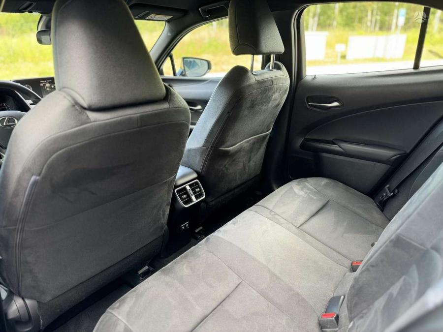Grey Lexus UX 250h 2020 in Kaunas, with an engine capacity of 1.99 L and mileage of 158 thousand km for 19950 €, photo 22 on AUTOMOTO.COM.LV