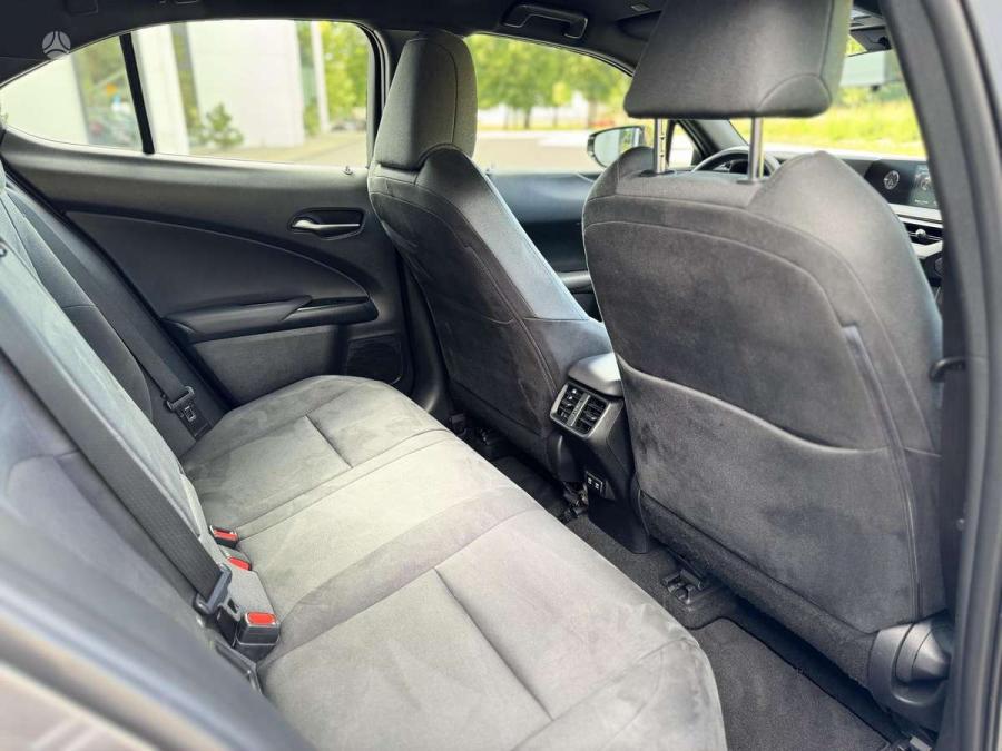 Grey Lexus UX 250h 2020 in Kaunas, with an engine capacity of 1.99 L and mileage of 158 thousand km for 19950 €, photo 23 on AUTOMOTO.COM.LV