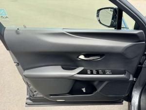 Grey Lexus UX 250h 2020 in Kaunas, with an engine capacity of 1.99 L and mileage of 158 thousand km for 19950 €, photo 29 on AUTOMOTO.COM.LV