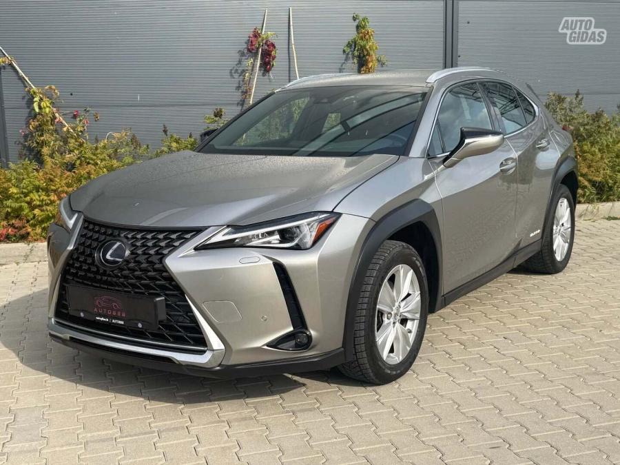 Pelēks Lexus UX 250h 2020 Viļņa, ar dzinēja tilpumu 2.00 L un nobraukumu 144 tūkst. km par 21500 €, foto 1 vietnē AUTOMOTO.COM.LV