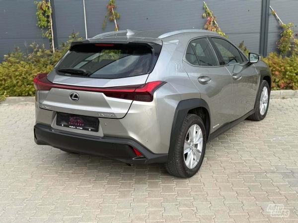 Pelēks Lexus UX 250h 2020 Viļņa, ar dzinēja tilpumu 2.00 L un nobraukumu 144 tūkst. km par 20900 €, foto 7 vietnē AUTOMOTO.COM.LV