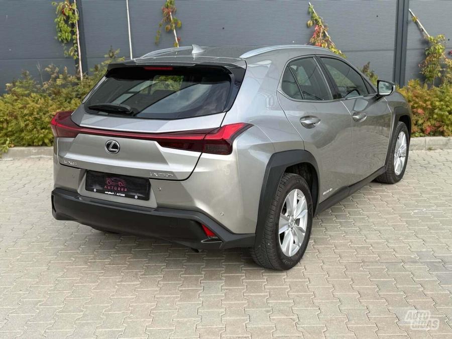 Pelēks Lexus UX 250h 2020 Viļņa, ar dzinēja tilpumu 2.00 L un nobraukumu 144 tūkst. km par 21500 €, foto 7 vietnē AUTOMOTO.COM.LV