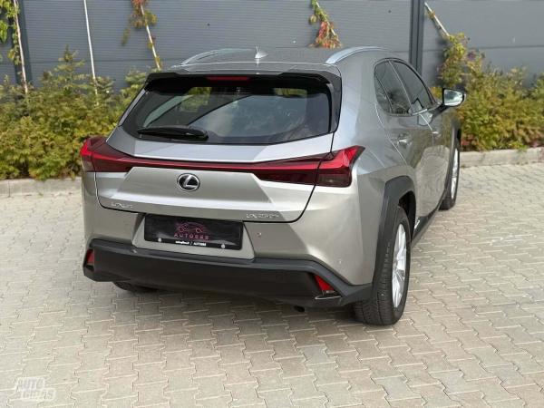 Pelēks Lexus UX 250h 2020 Viļņa, ar dzinēja tilpumu 2.00 L un nobraukumu 144 tūkst. km par 20900 €, foto 8 vietnē AUTOMOTO.COM.LV
