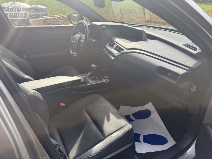 Pelēks Lexus UX 250h 2020 Viļņa, ar dzinēja tilpumu 2.00 L un nobraukumu 144 tūkst. km par 21500 €, foto 16 vietnē AUTOMOTO.COM.LV