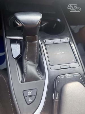 Pelēks Lexus UX 250h 2020 Viļņa, ar dzinēja tilpumu 2.00 L un nobraukumu 144 tūkst. km par 21500 €, foto 23 vietnē AUTOMOTO.COM.LV
