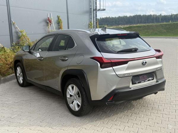 Лексус UX 250h 2020 в Вильнюс на AUTOMOTO.COM.LV Серый Лексус UX 250h 2020 в Вильнюс, объемом двигателя 1.99 л и пробегом 144 тыс. км за 20800 €, фото 7 на AUTOMOTO.COM.LV